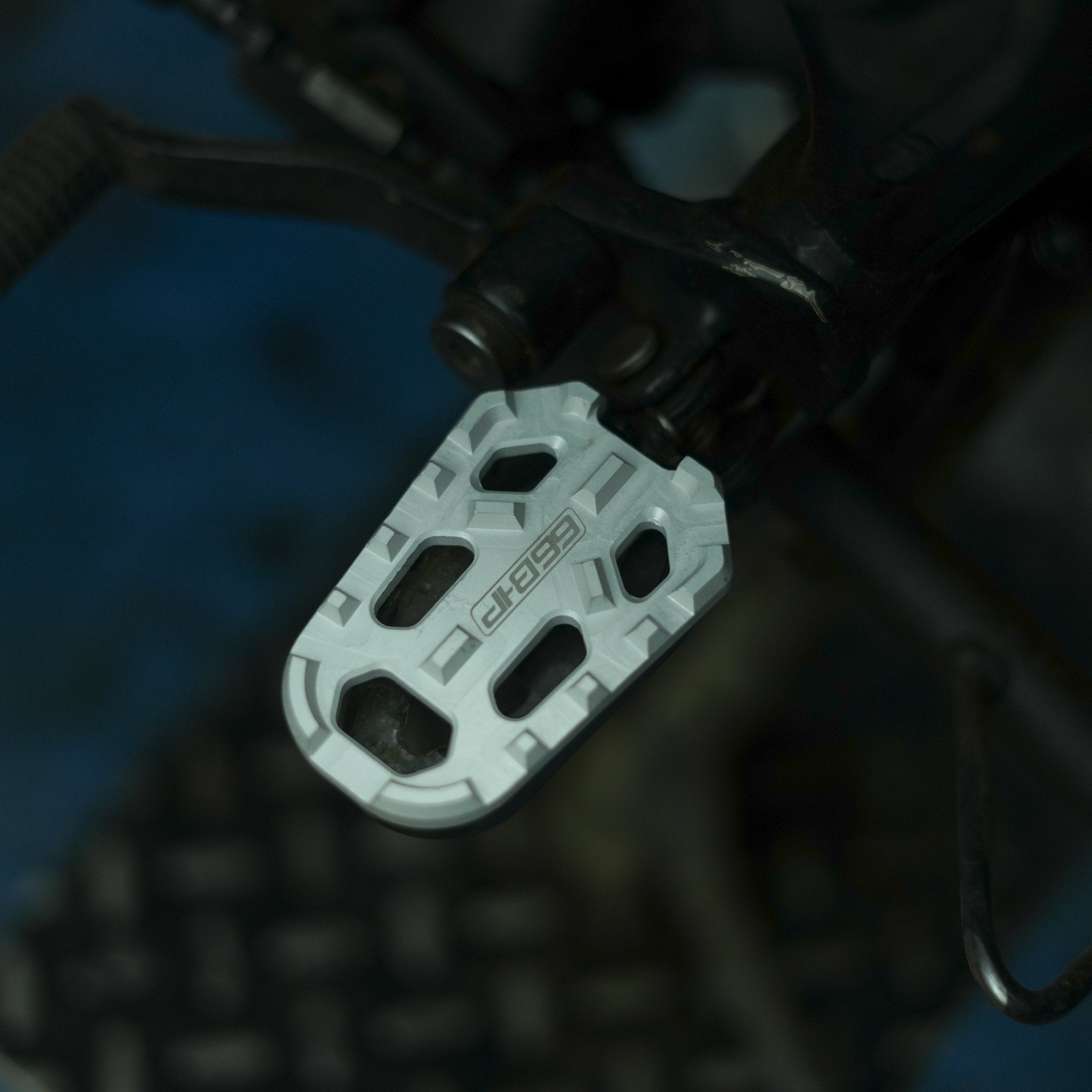 Honda Highness 66Bhp Anti Slip Foot Peg ( Pair ) - LRL Motors